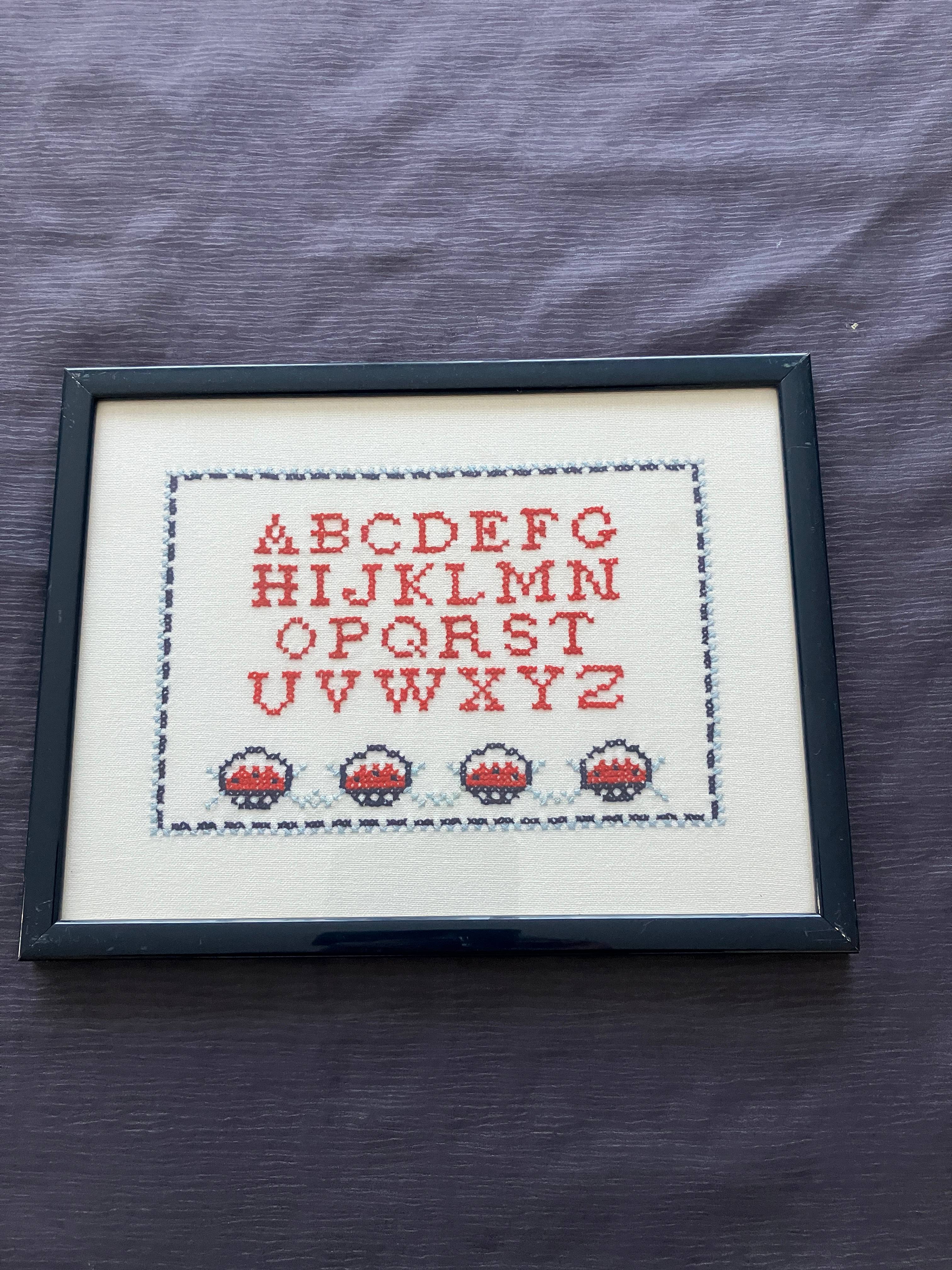 Vends tableau abécédaire points de croix on Gens de Confiance