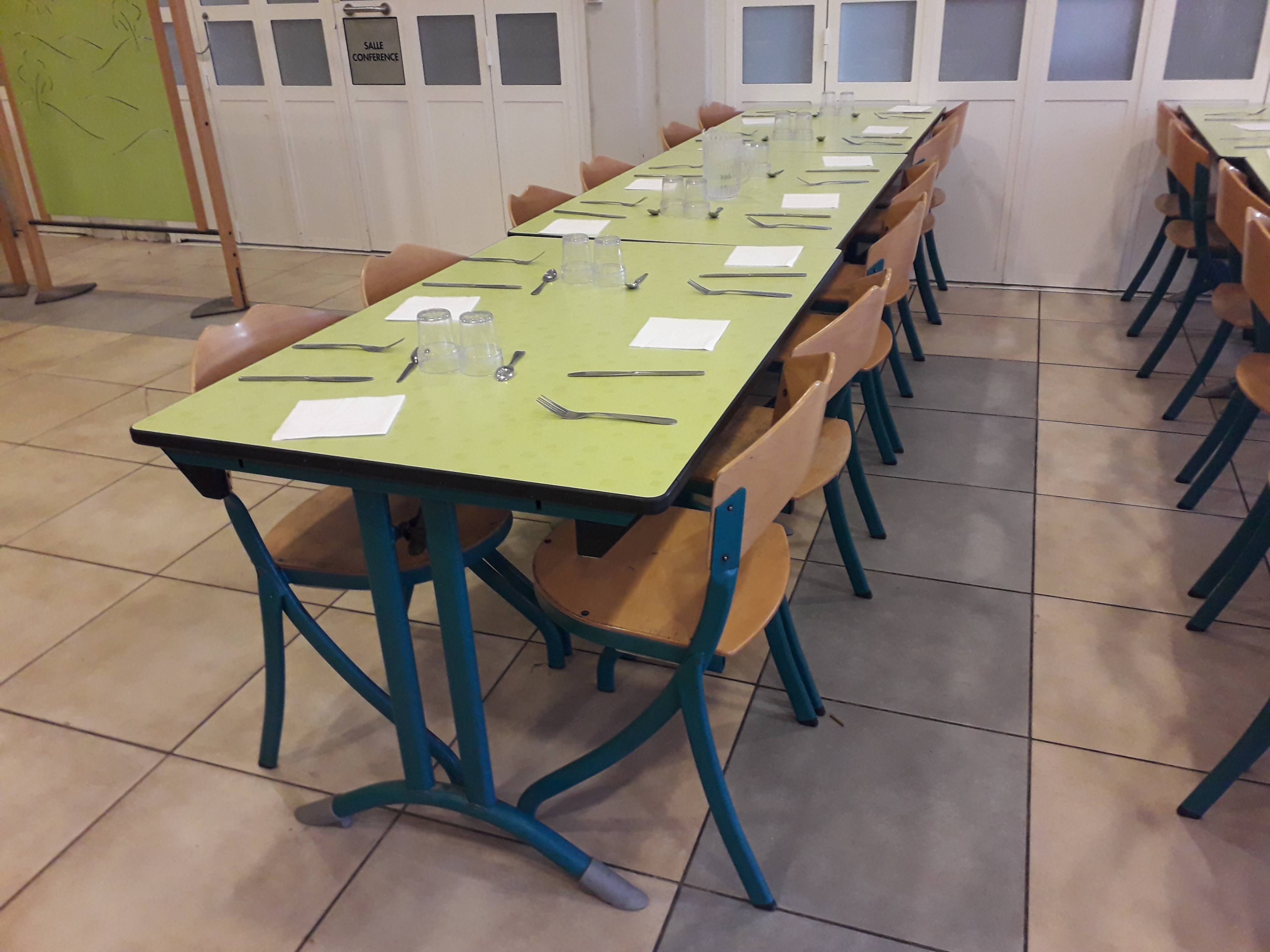 Vends Lot de Tables et Chaises pour cantine sur Gens de Confiance