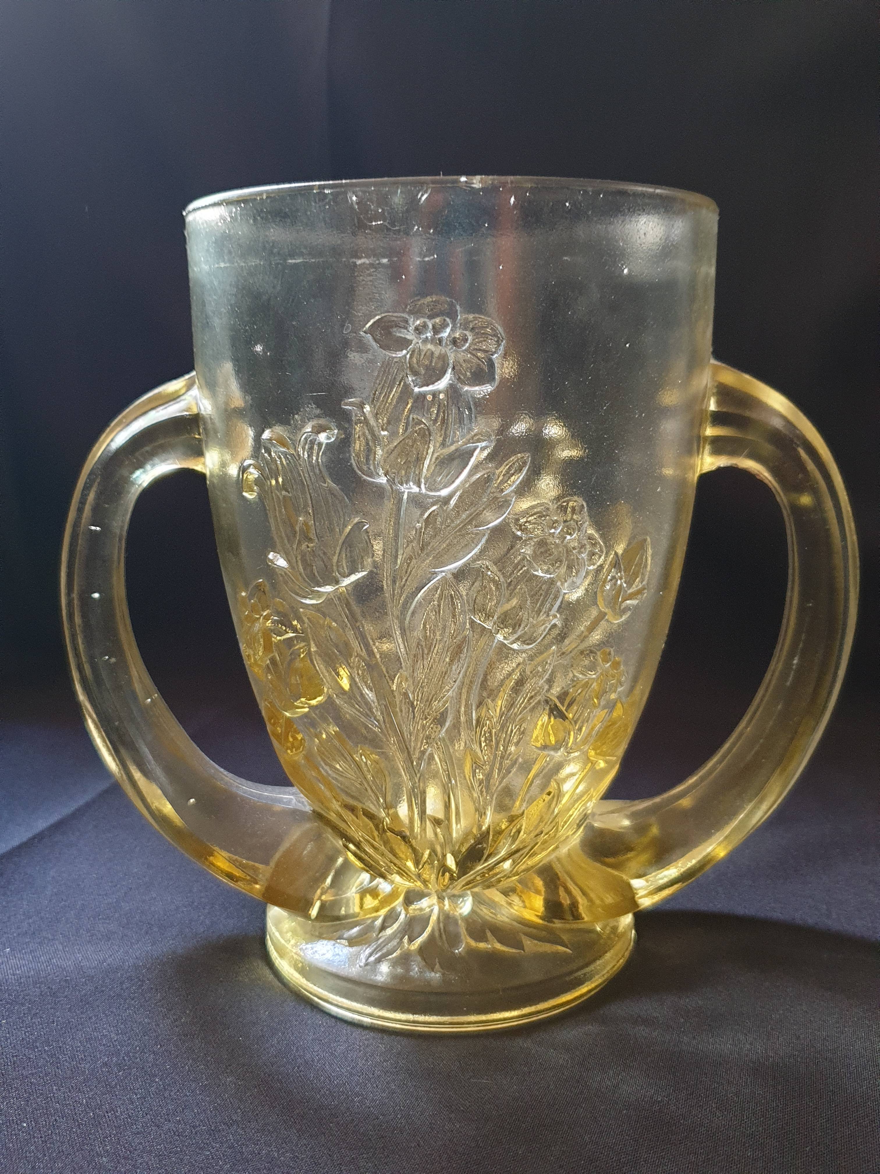 Vase Verlys signé - modèle Les Campanules sur Gens de Confiance