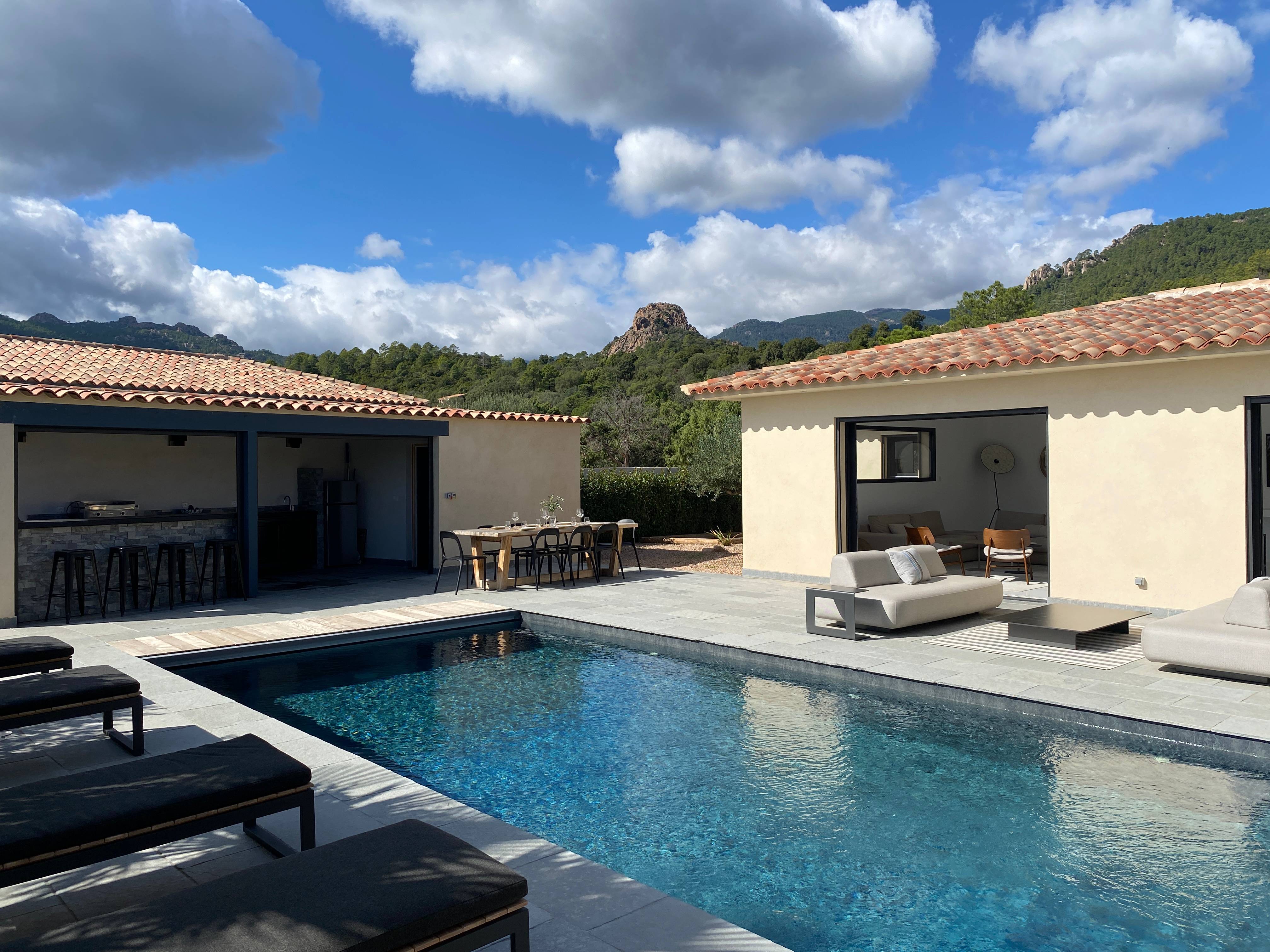 Loue splendide villa neuve entre mer et montagne à 5 km de la plage avec piscine et jardin - 4 ...